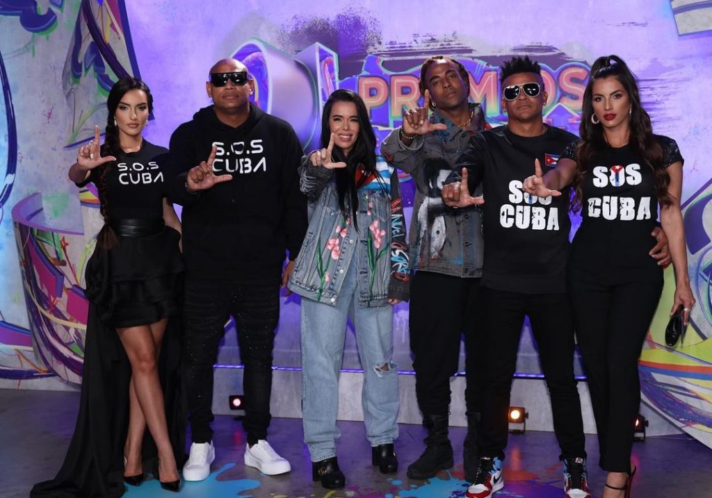 El "SOS Cuba" se hizo sentir en los Premios Juventud - Cuballama Noticias