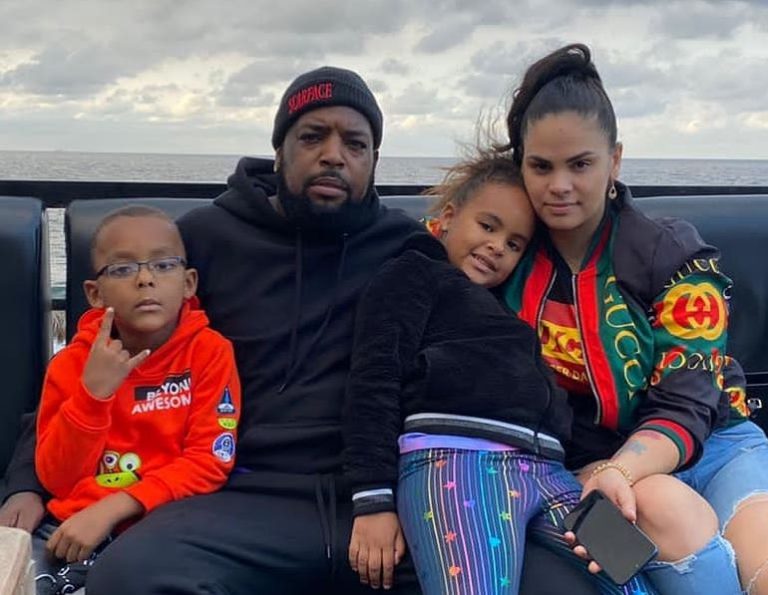 El Micha logra reunirse con su esposa e hijos - Cuballama Noticias