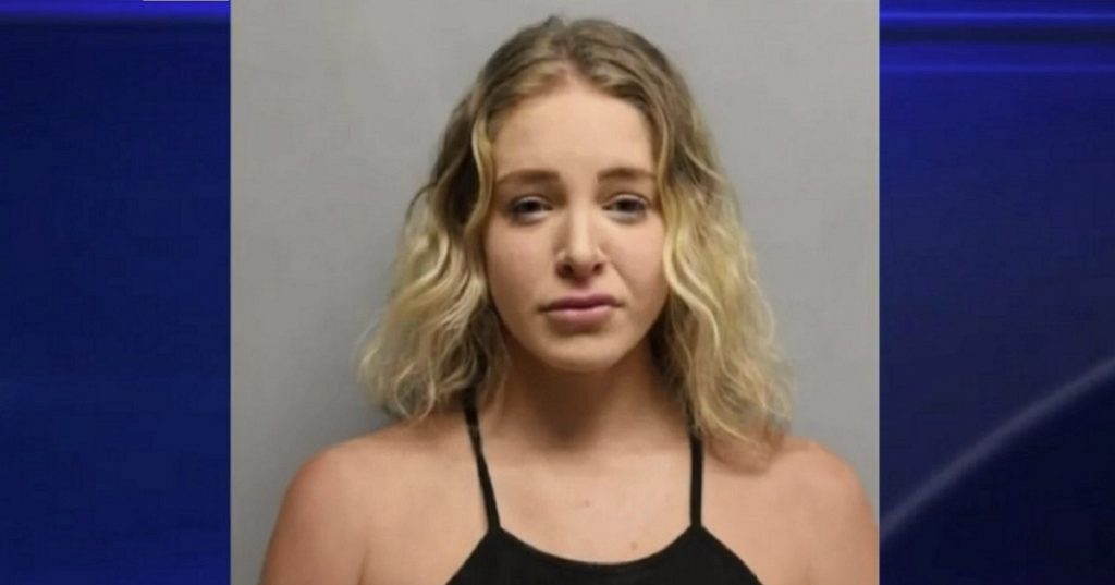 Revelan llamada al 911 hecha por Courtney Clenney, la influencer que ...