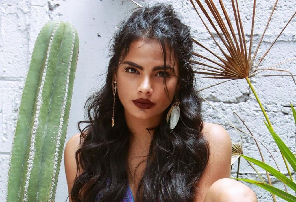 Actriz cubana Yany Prado y Rauw Alejandro juntos en la final de “Sky Rojo” de Netflix ...