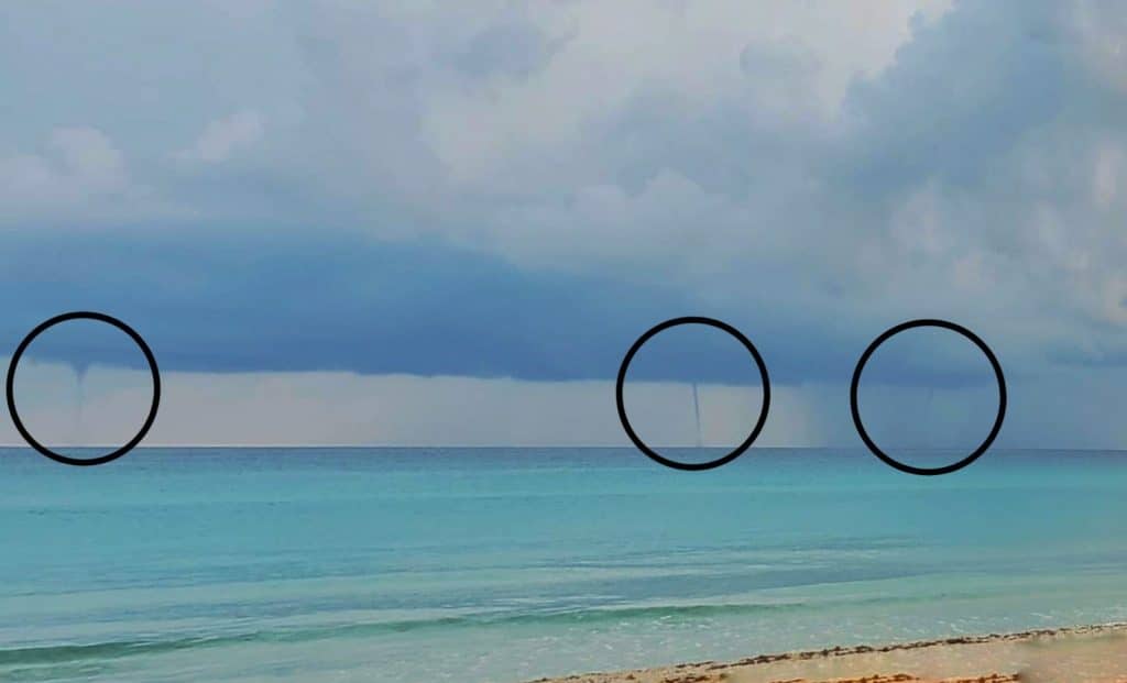 RARO: Tres trombas marinas son vistas en Varadero - Cuballama Noticias