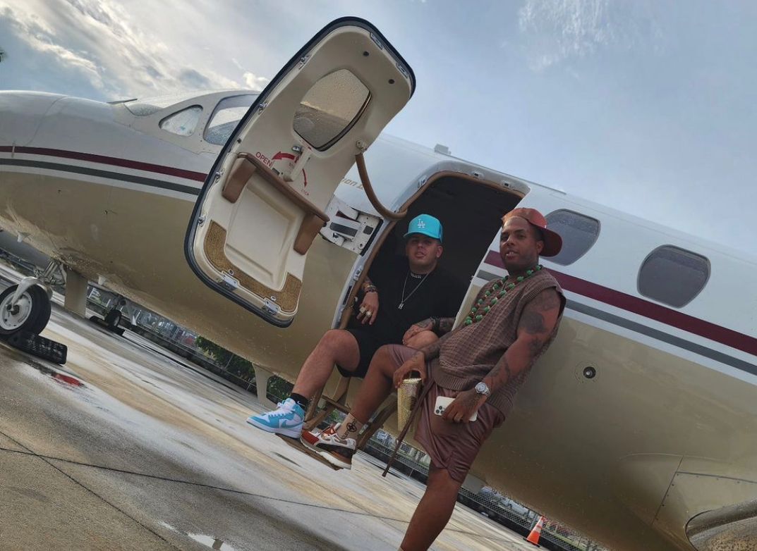 ¡Insólito! Repartero cubano Wow Popy llega a Miami en jet privado ...