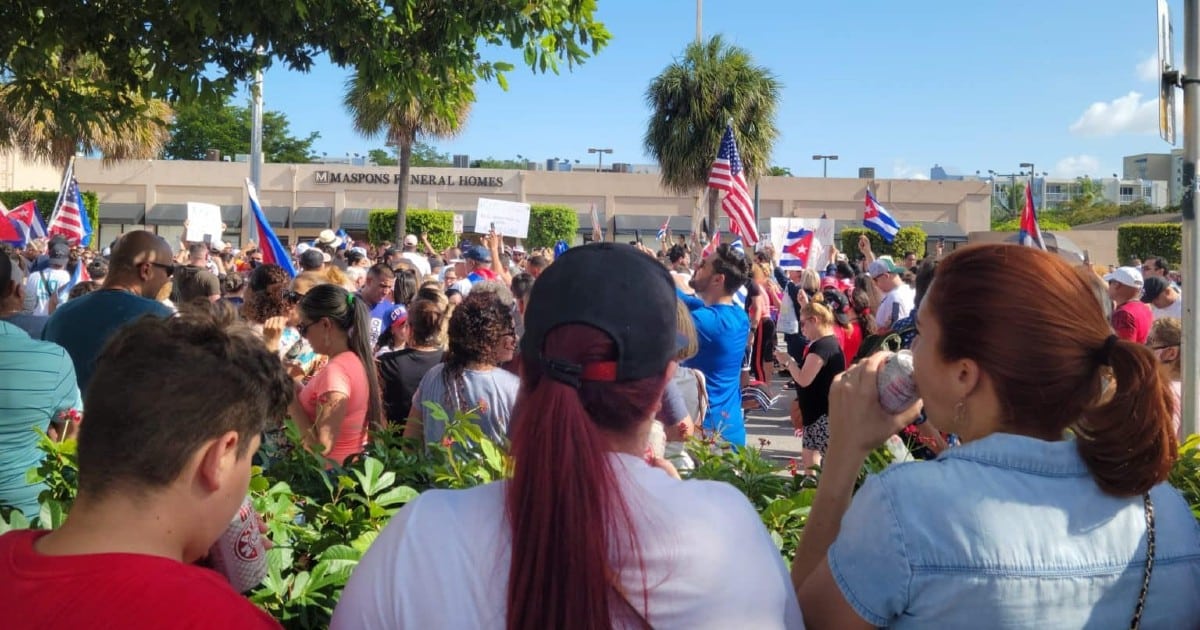 Los I-220A protestan hoy en Miami, y Ramón Saúl Sánchez se opone a ...