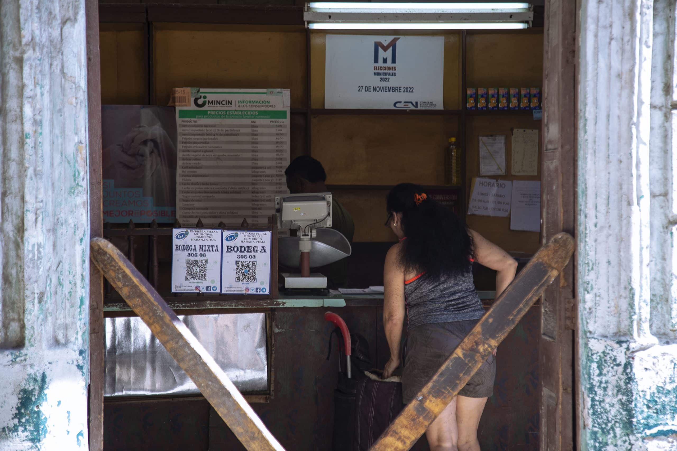 Retoman la venta de carbón por la "bodega" en Cuba - Cuballama Noticias