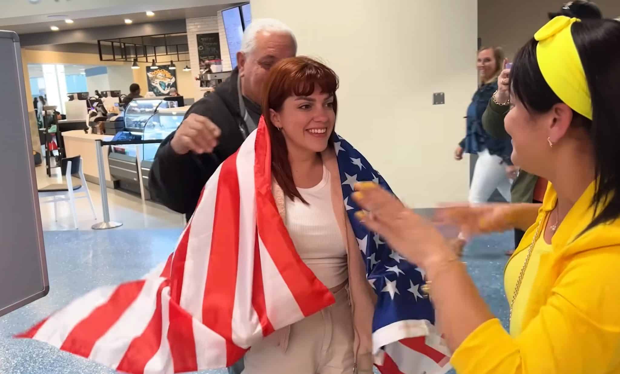 Youtuber cubana Yoliene llega a EE. UU. con sus padres tras dos meses ...