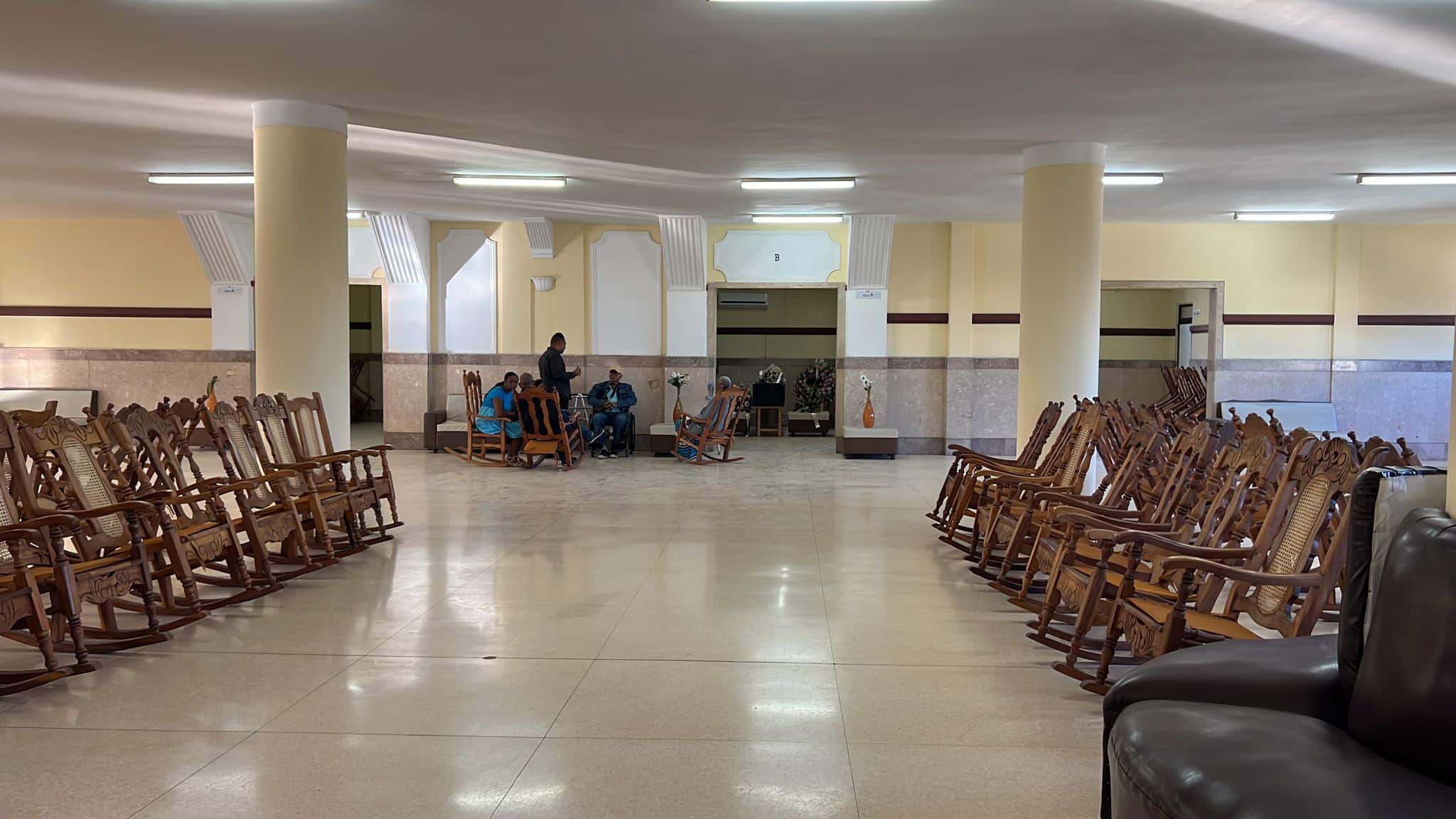 Continúa el debate sobre escasa asistencia de personas al sepelio de ...