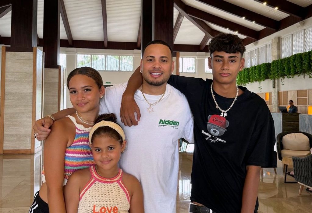 El emocionante reencuentro de Jacob Forever con su hijo mayor en Punta ...