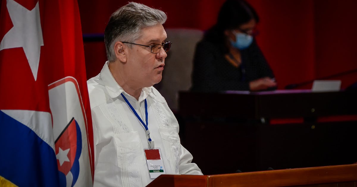 Salen a la luz imágenes de exministro cubano Alejandro Gil en prisión ...