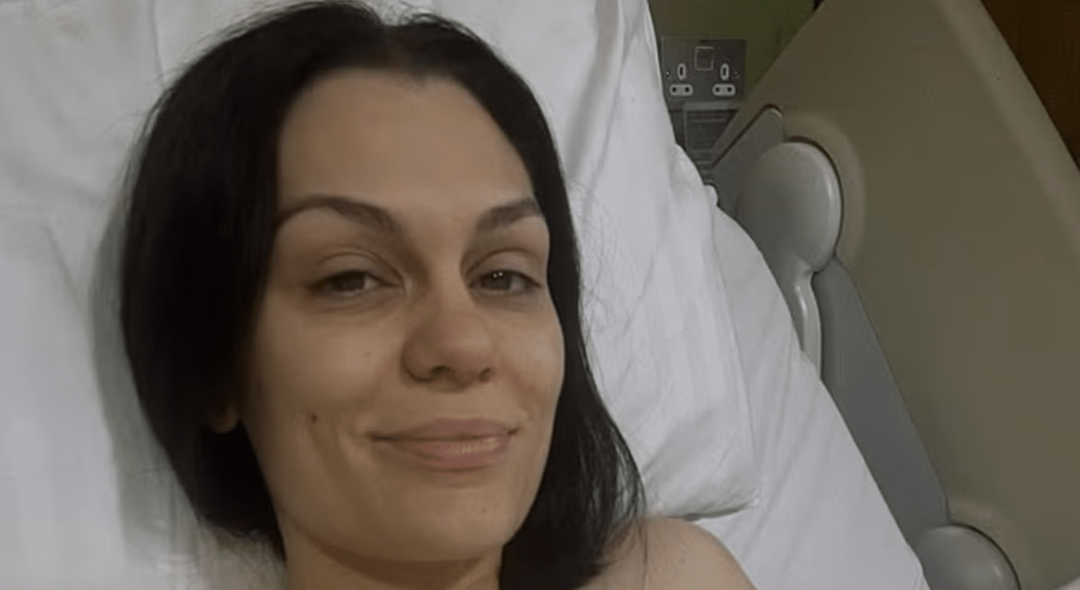 Jessie J hospitalizada nuevamente por infección y líquido en los ...