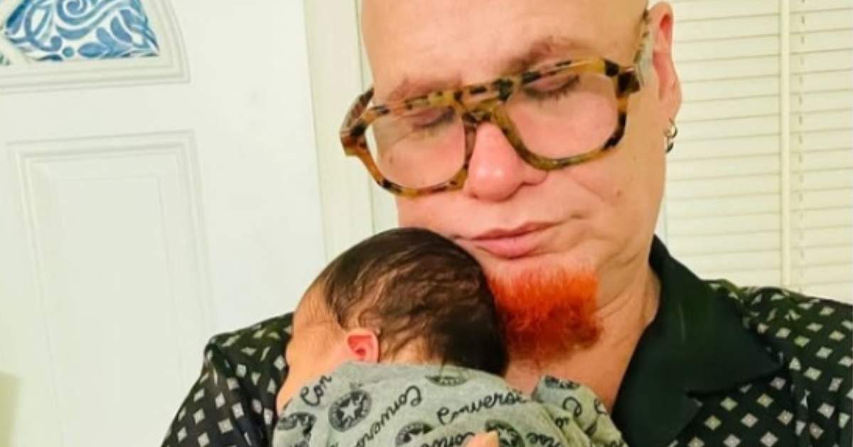 Cantautor cubano Kelvis Ochoa ya es abuelo: “Bienvenido al club ...