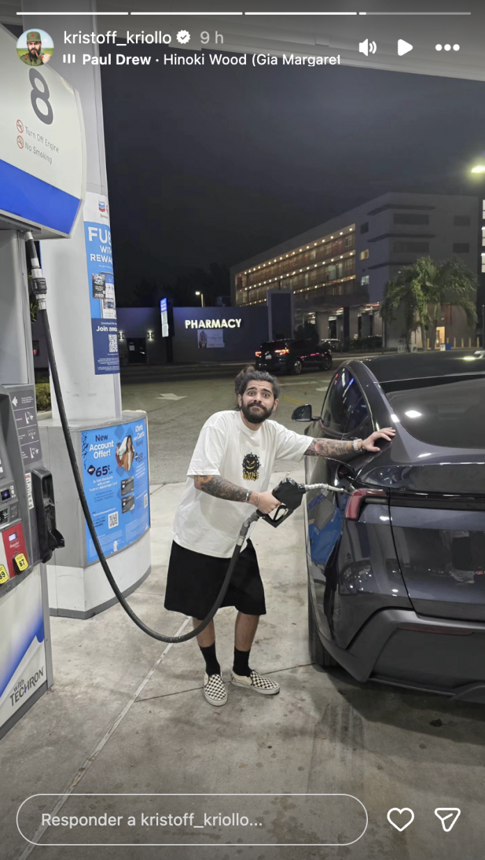 Kristoff Kriollo se compra un Tesla, su primer carro a 3 años de llegar ...